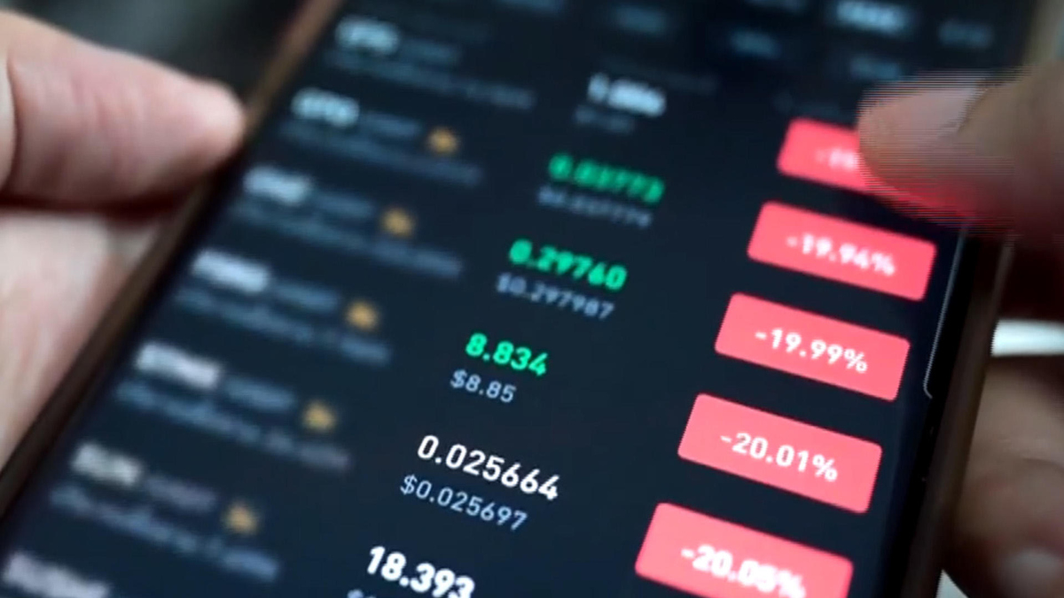 Watch CBS Evening News: Stocks fall as fears of recession increase ...