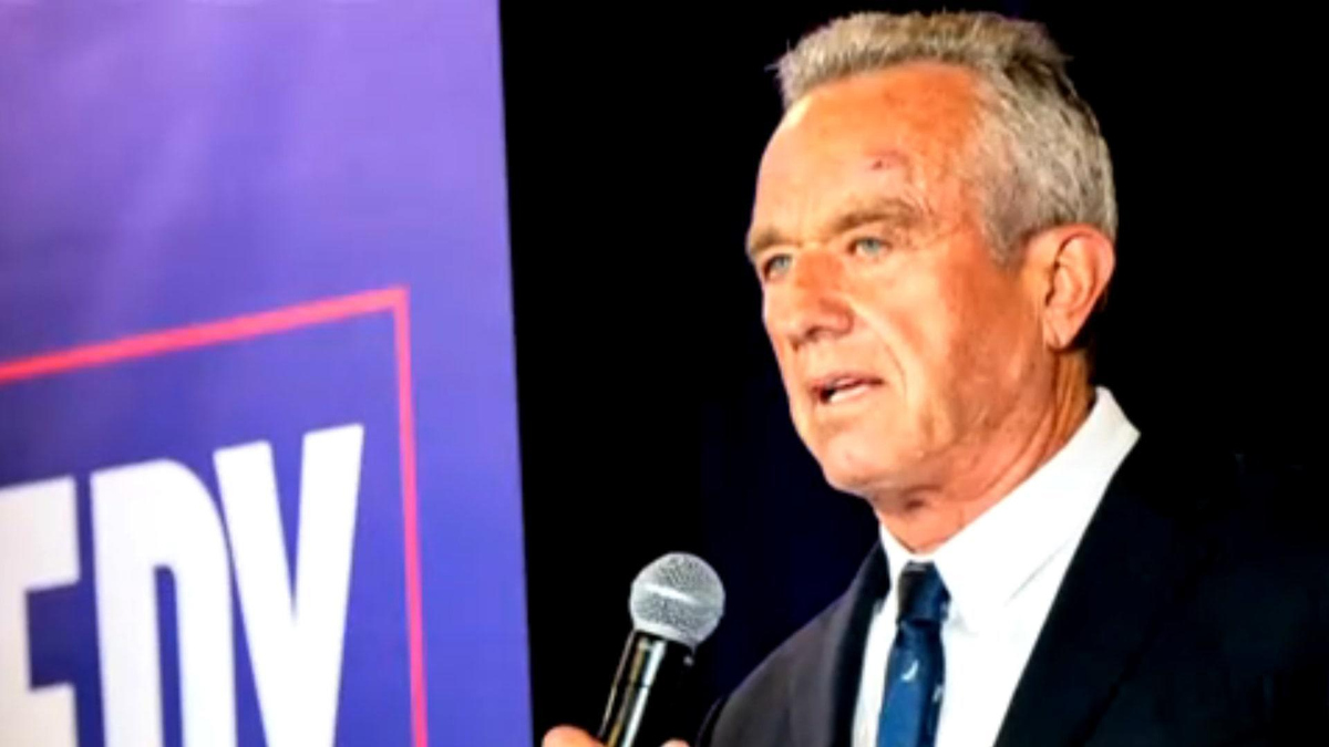 Watch CBS Evening News: RFK Jr. suspends campaign and backs Trump ...