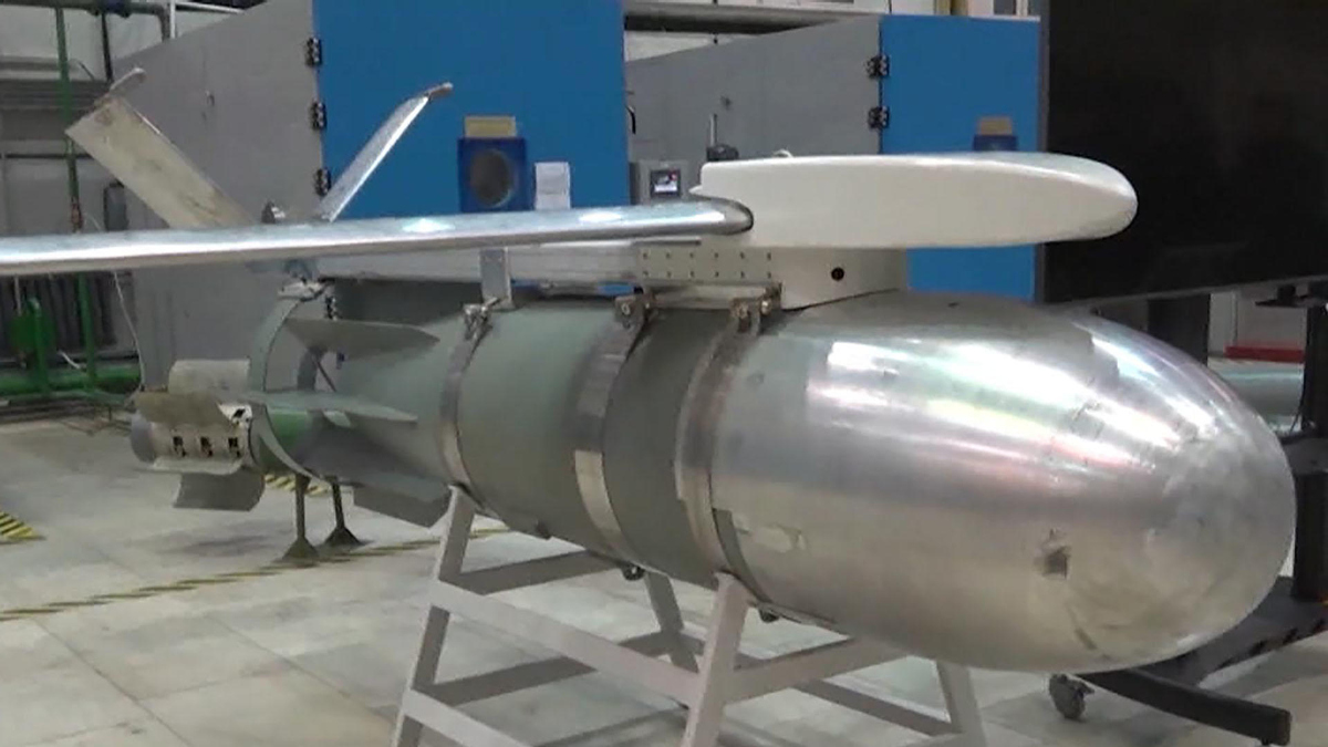 Watch CBS Mornings Glide bomb impact in Russia-Ukraine war - Paramount+