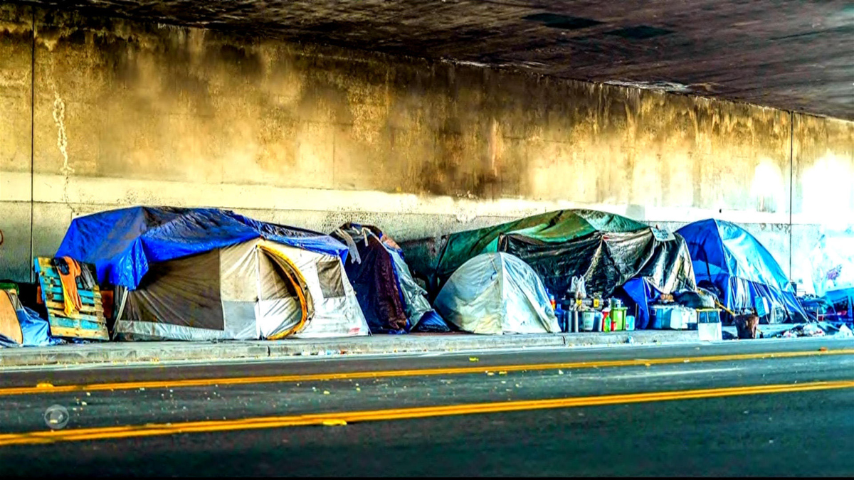 Watch CBS Evening News: How L.A. is fighting the homelessness crisis ...