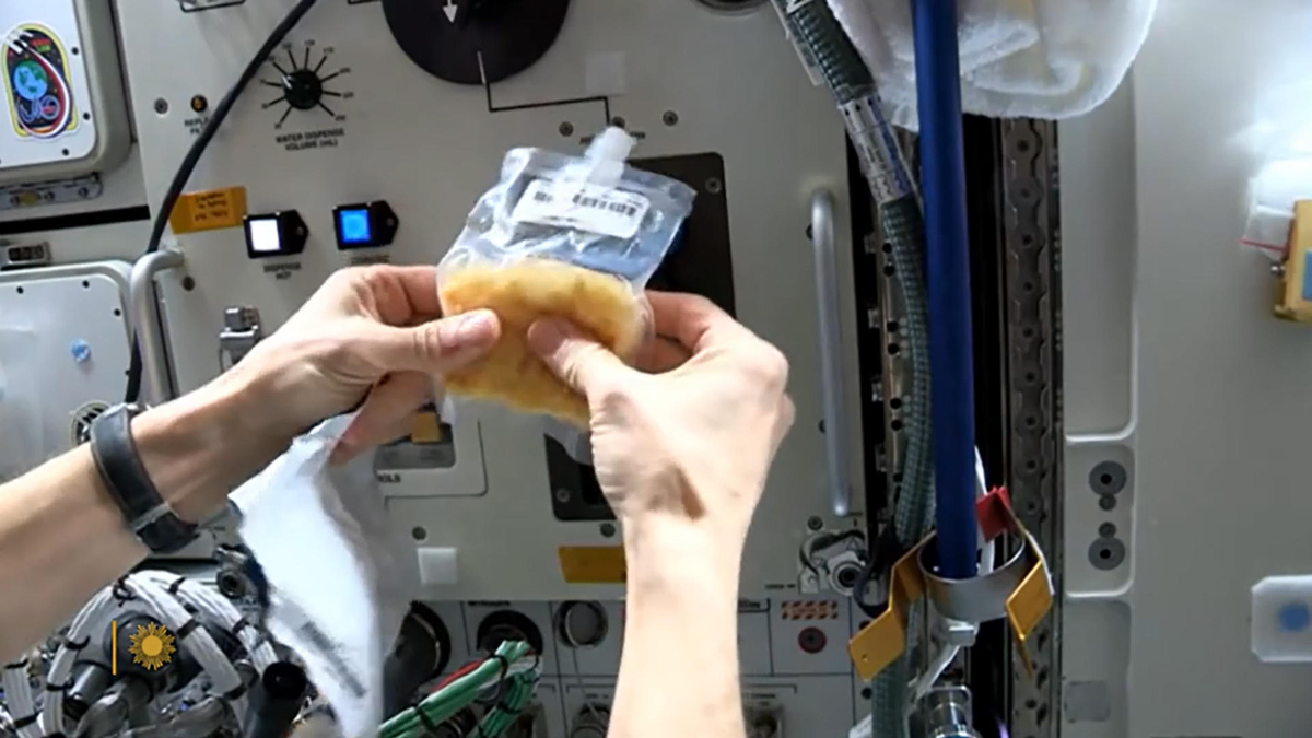 Watch Sunday Morning: Dishing up space food - Full show on CBS