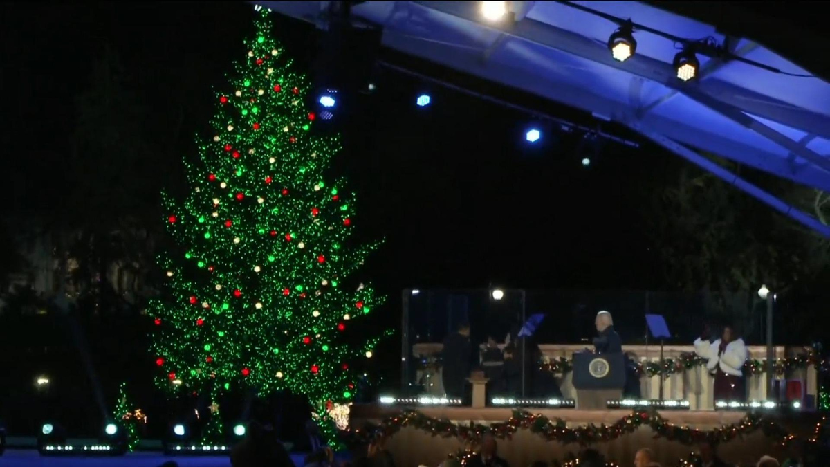Watch CBS Evening News: Biden holds his final White House tree lighting ...