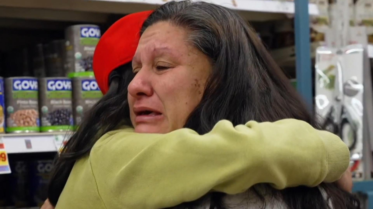 Watch CBS Evening News: Kids inspired by Secret Santa hand out money ...