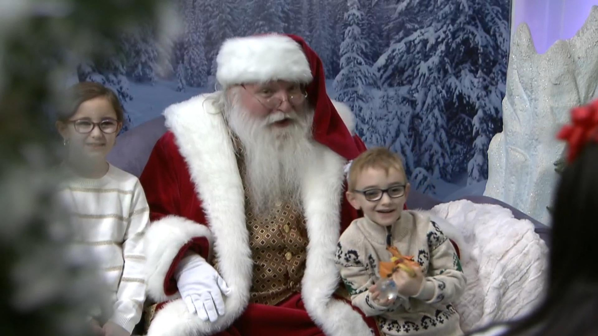 Watch CBS Evening News: Mall Santas cater to kids with sensory issues ...