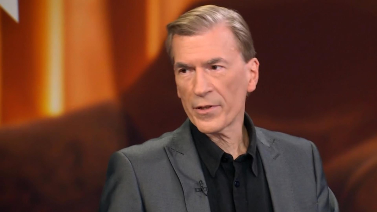 Watch CBS Evening News: Author warns of AI without guardrails in new ...