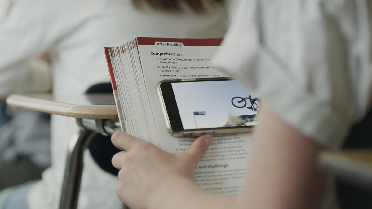 Watch CBS Mornings: Classroom phone bans gain traction - Full show on CBS