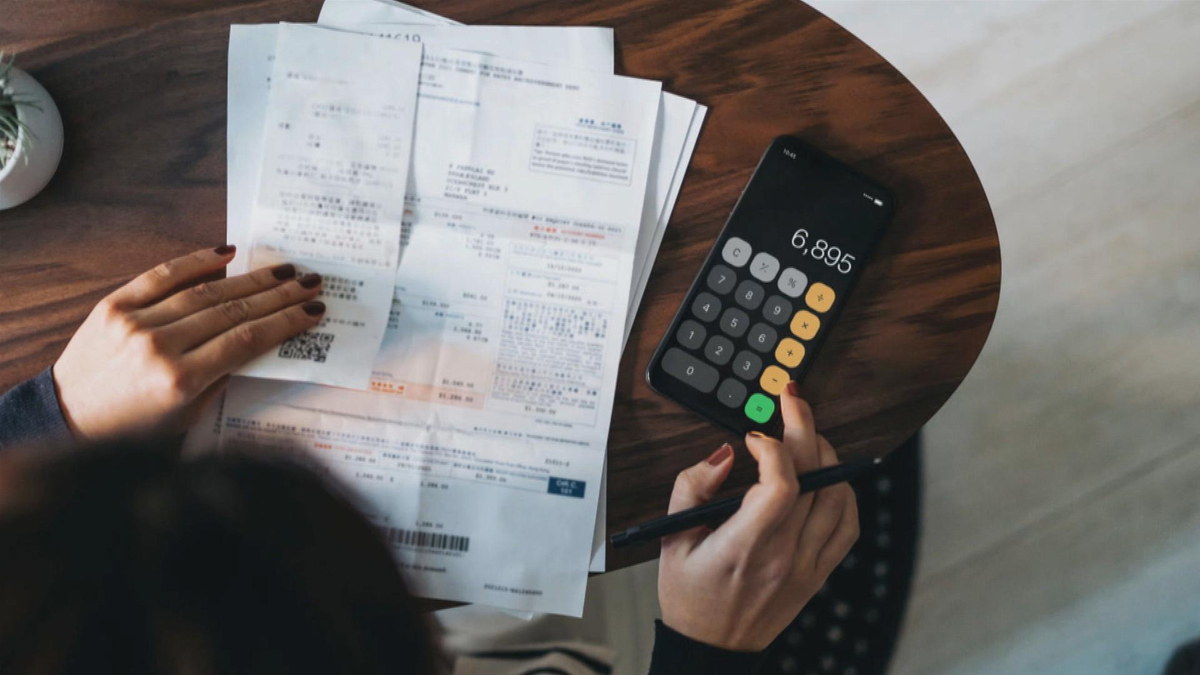 Watch CBS Mornings Season Episode : Tax tips as deadline looms - Paramount+