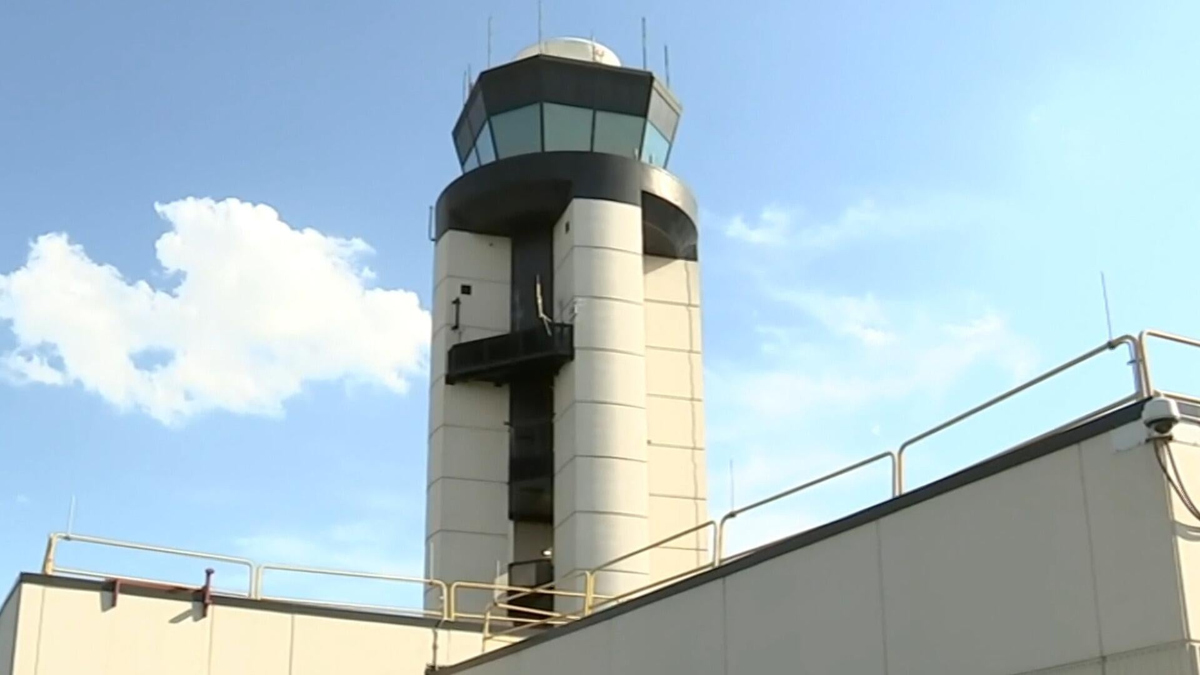 Watch CBS Evening News: Radar blackout hits Newark airport again - Full ...