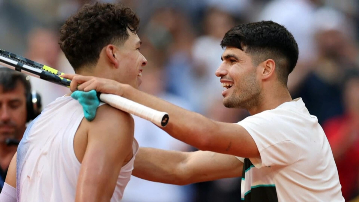 Watch CBS Evening News: Reporter's Notebook: A point for integrity ...