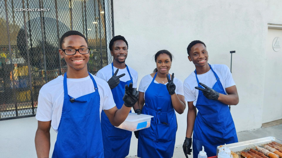 Watch CBS Mornings: How California twins built a hot dog empire - Full ...