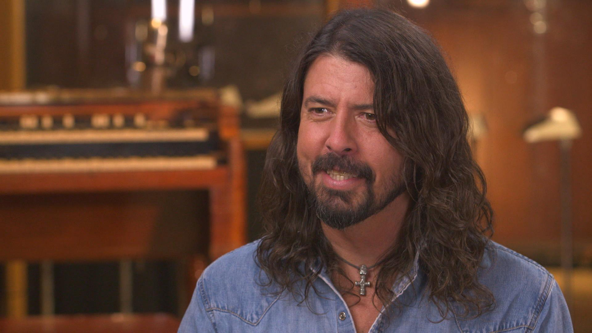 Watch Sunday Morning: Dave Grohl on his singing voice - Full show on CBS