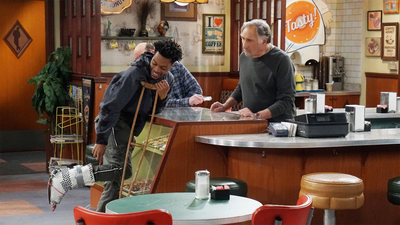 Watch Superior Donuts Season 1 Episode 8: Superior Donuts - Man Without ...