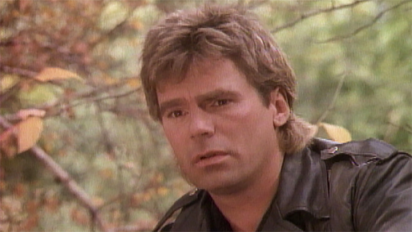 Watch MacGyver Classic Season 2 Episode 12: MacGyver - Family Matter ...