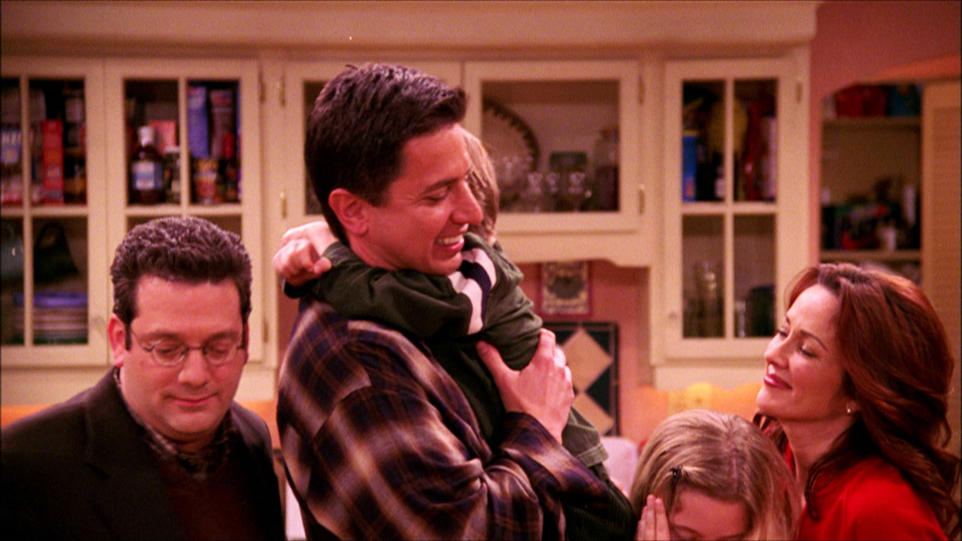 Watch Everybody Loves Raymond Season 7 Episode 13: Everybody Loves ...