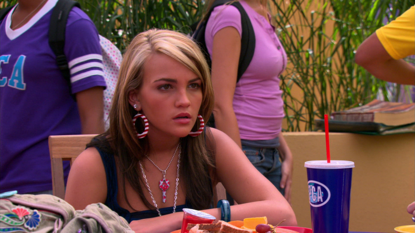 Watch Zoey 101 Season 4 Episode 2: Zoey 101 - Fake Roommate – Full show ...