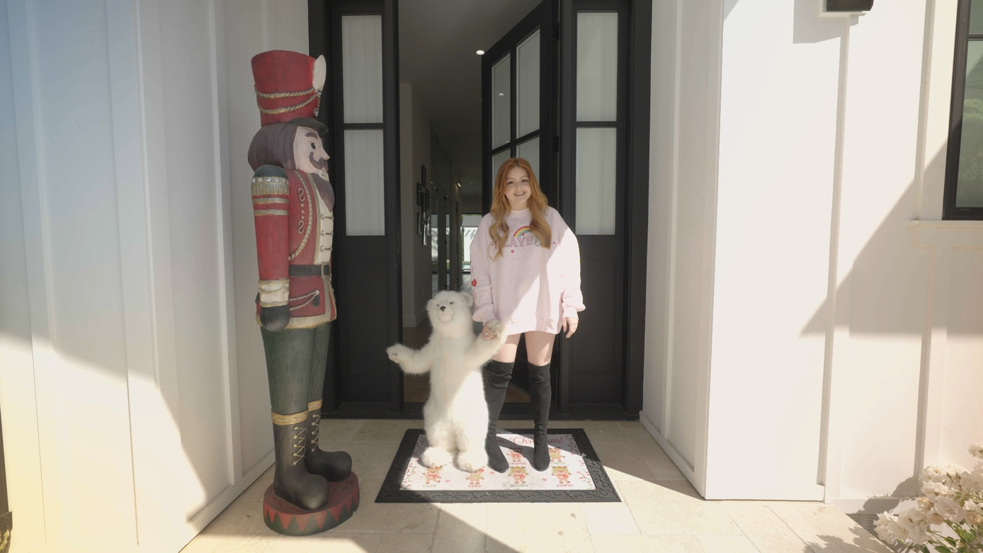 Watch MTV Cribs Season 19 Episode 6: MTV Cribs - Ariel Winter / Miles ...