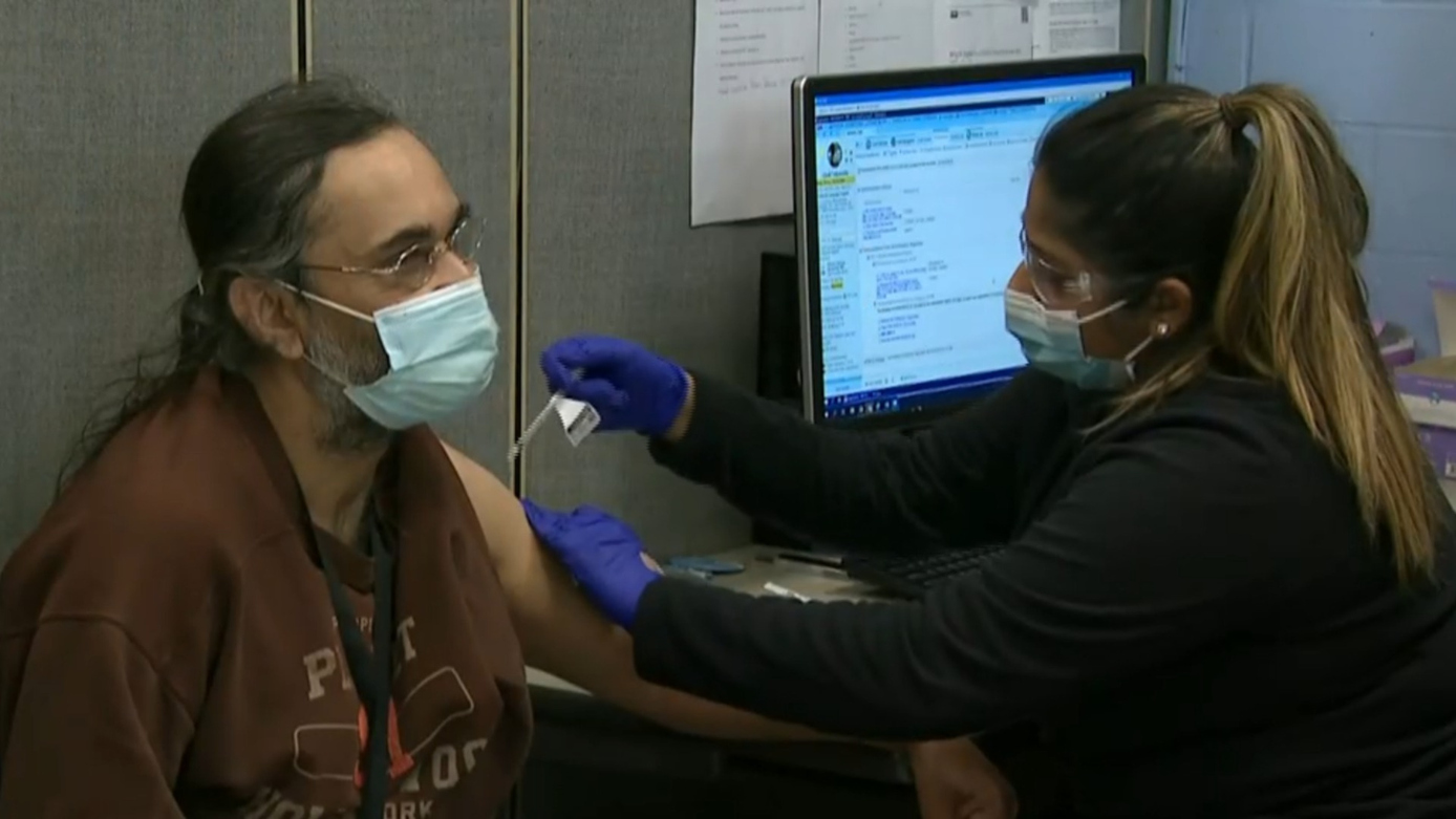 Watch CBS Evening News: Omicron spike sparks surge in COVID testing ...