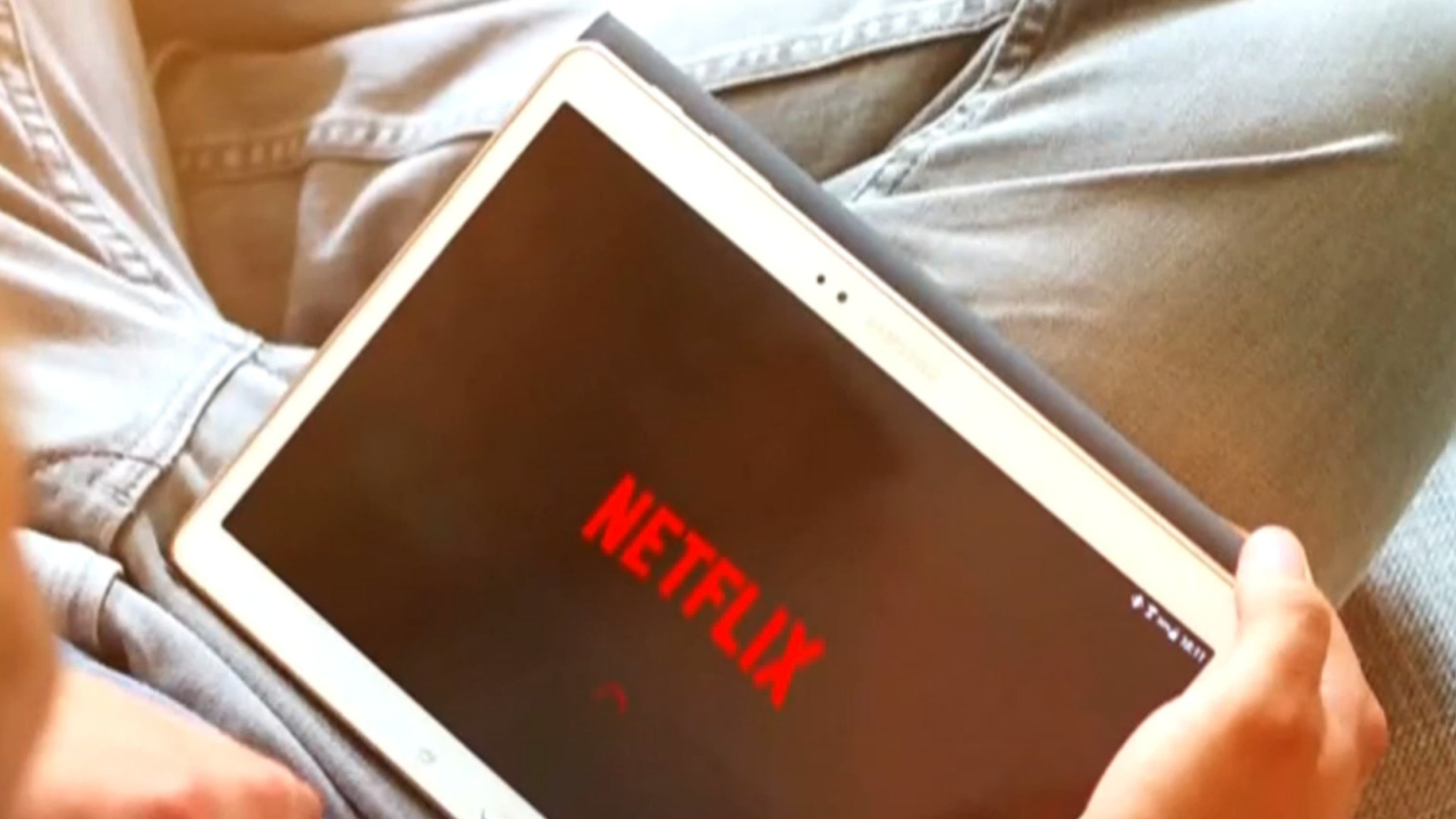 Watch CBS Evening News: Netflix cancels its basic no-ad plan - Full ...