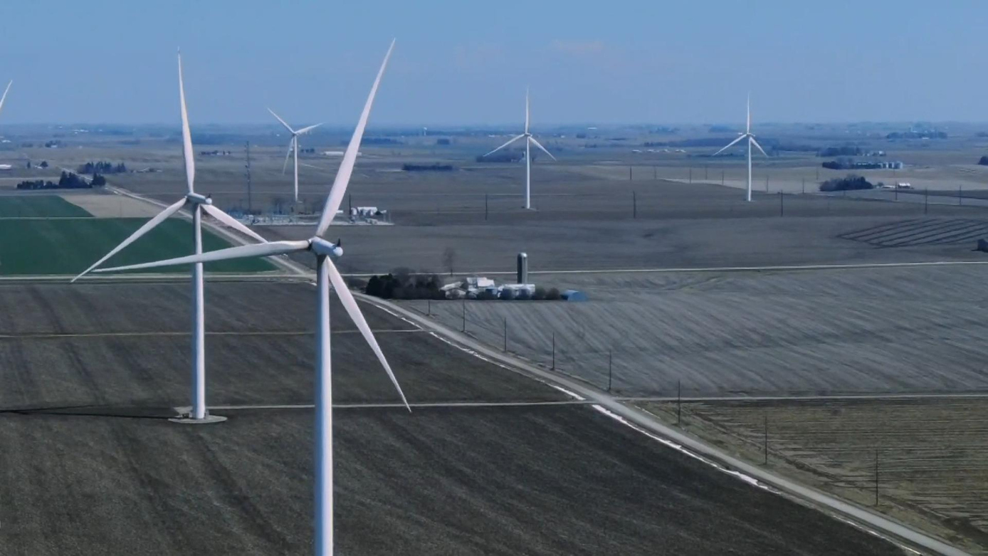 Watch CBS Evening News: Iowa farmers use wind turbines to offset losses ...
