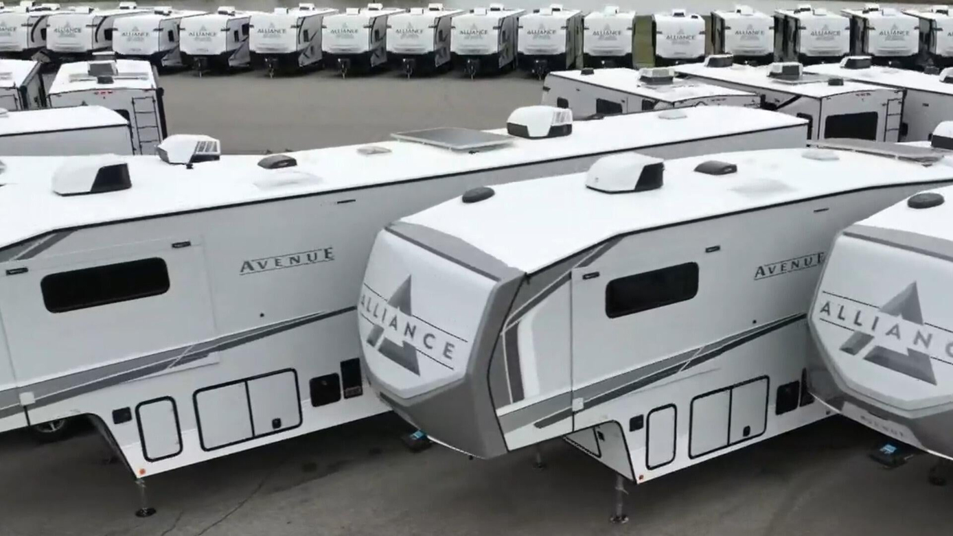 Watch CBS Evening News: Economic jitters take root in RV capital - Full ...