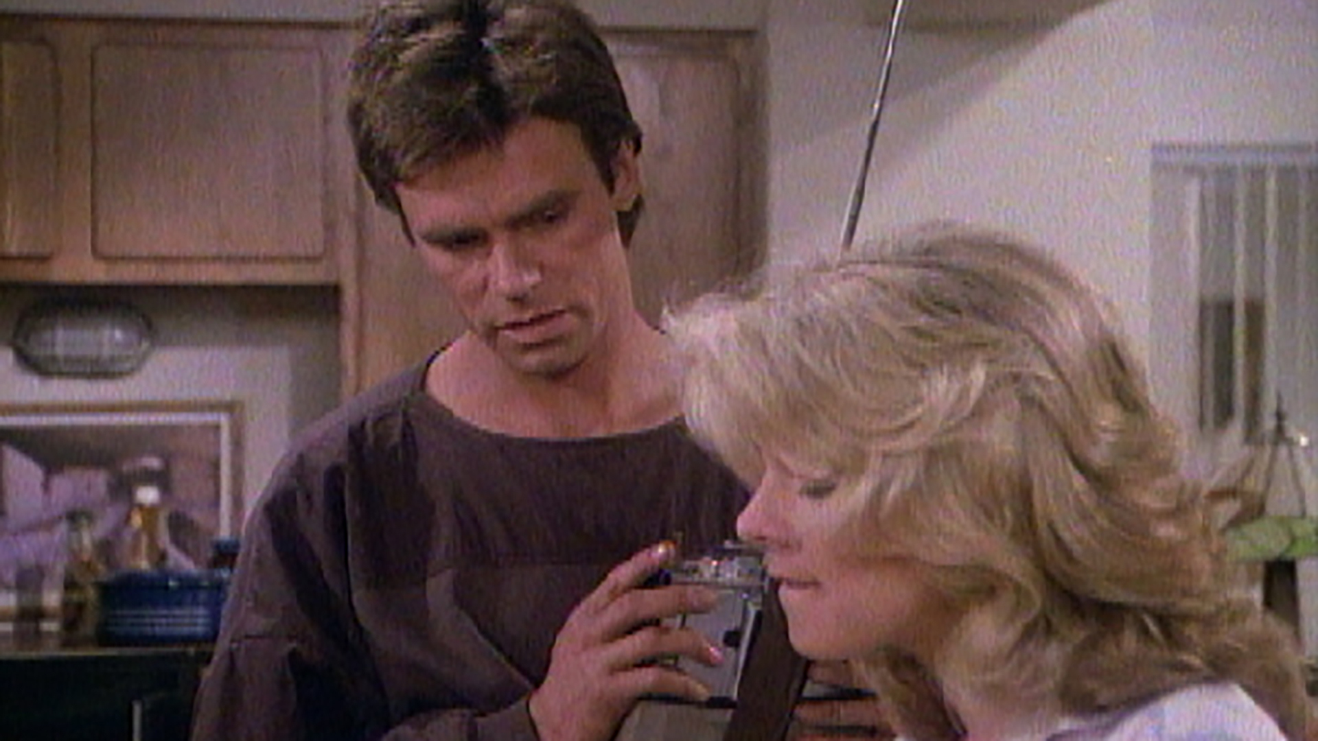 Watch MacGyver Classic Season 1 Episode 14: MacGyver - Countdown – Full ...