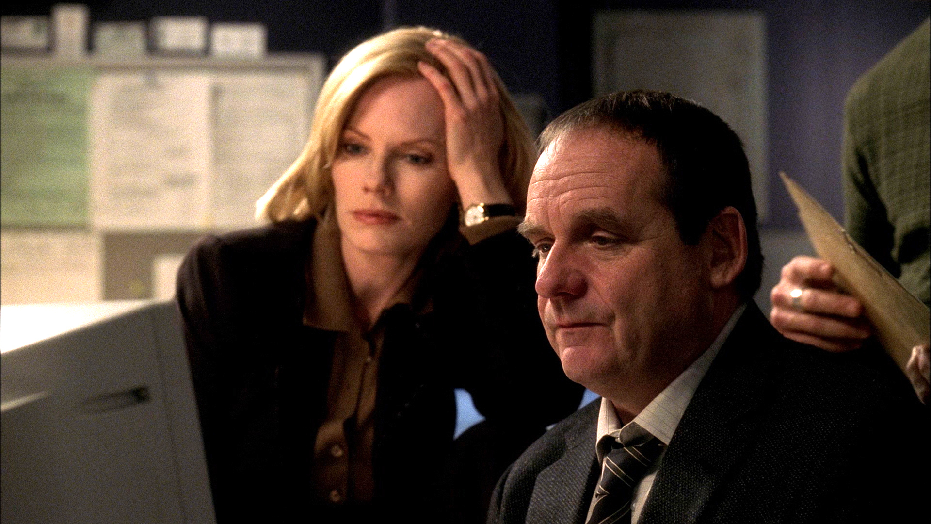 Watch CSI: Crime Scene Investigation Season 2 Episode 13: Identity ...