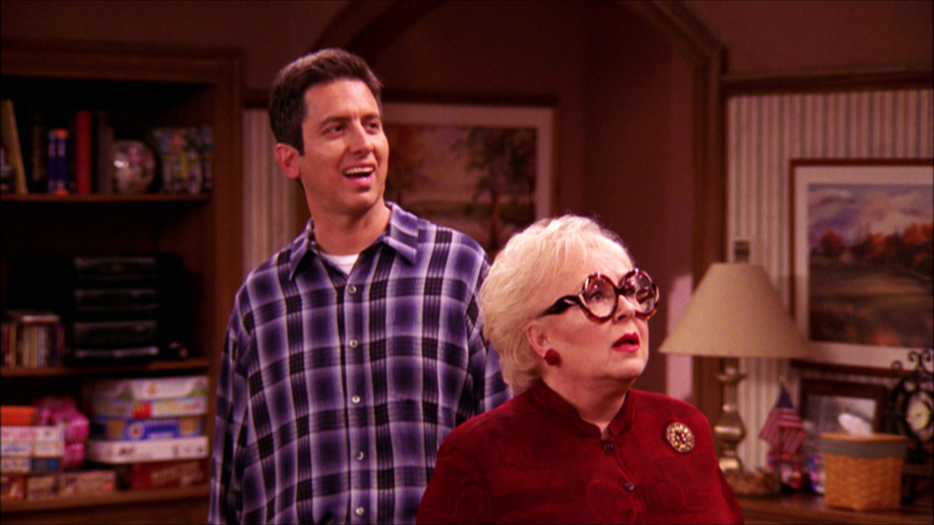 Watch Everybody Loves Raymond Season 7 Episode 10: Everybody Loves ...