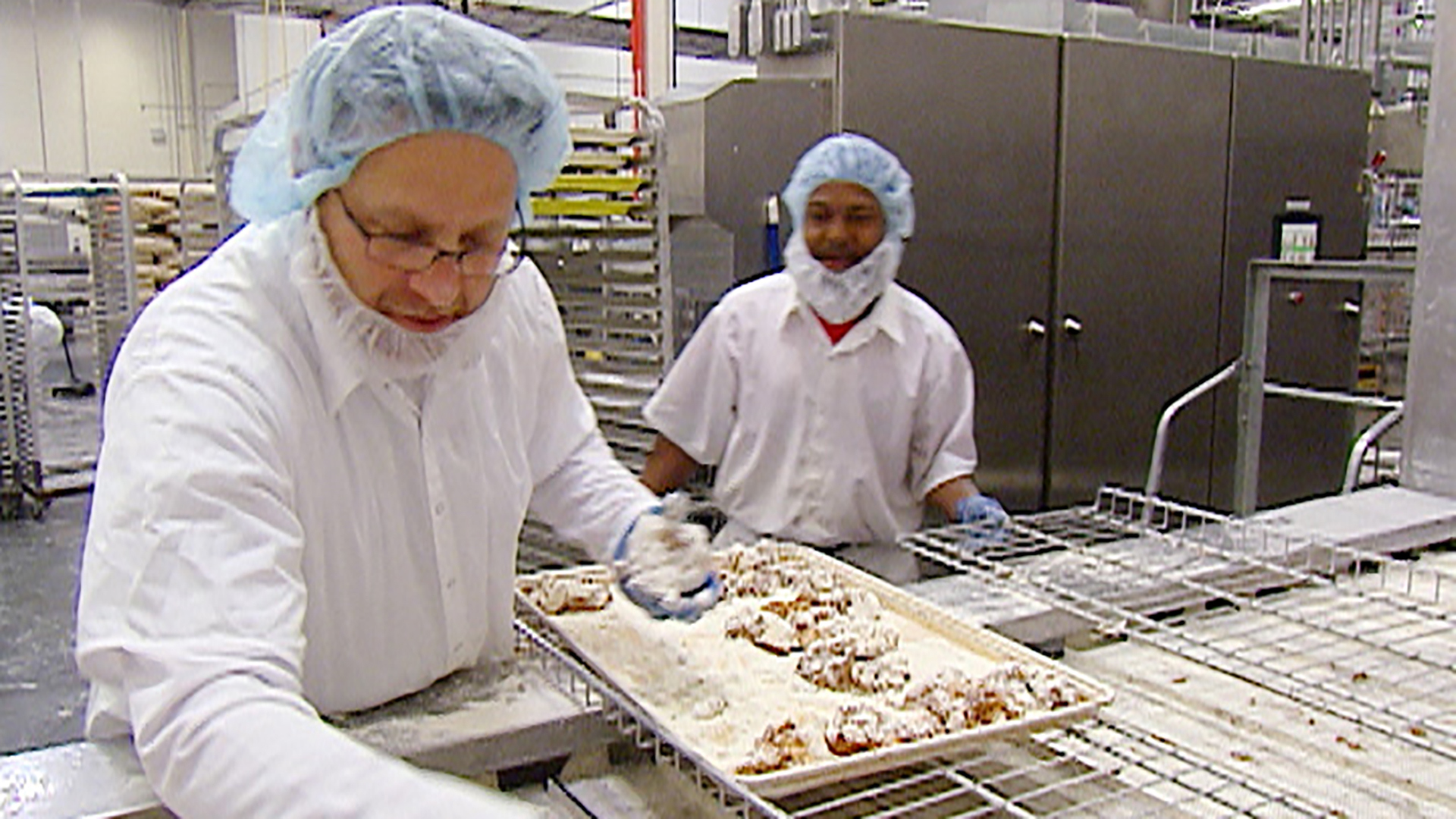 Watch Undercover Boss Season 1 Episode 3: Undercover Boss - 7-Eleven ...