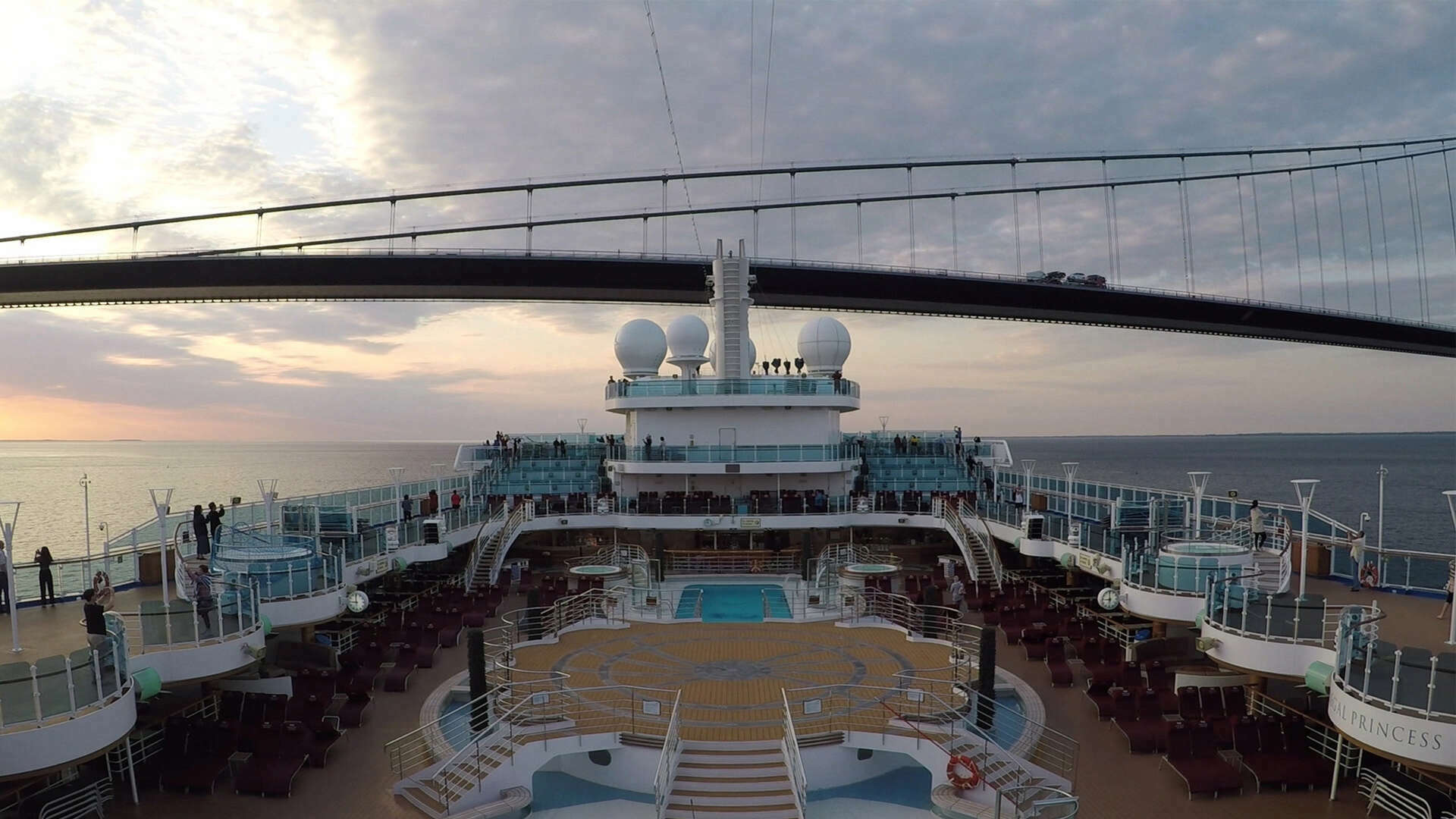 Watch Mighty Cruise Ships Season 3 Episode 3: Mighty Cruise Ships - MSC ...