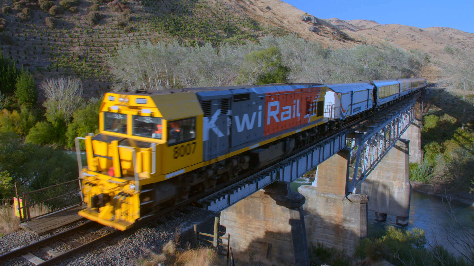Watch Mighty Trains Season 4 Episode 6: Mighty Trains - Coastal Pacific ...
