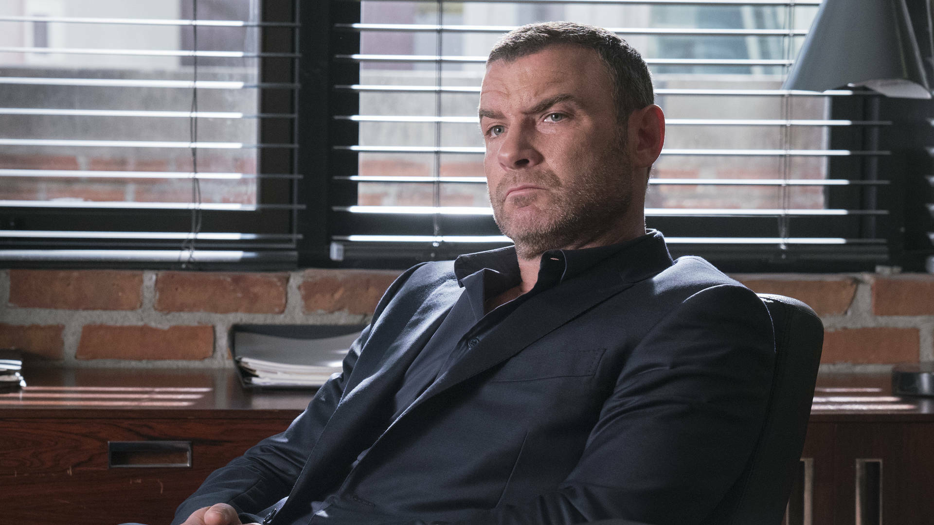 Watch Ray Donovan Season 5 Episode 5: Shabbos Goy - Full show on ...