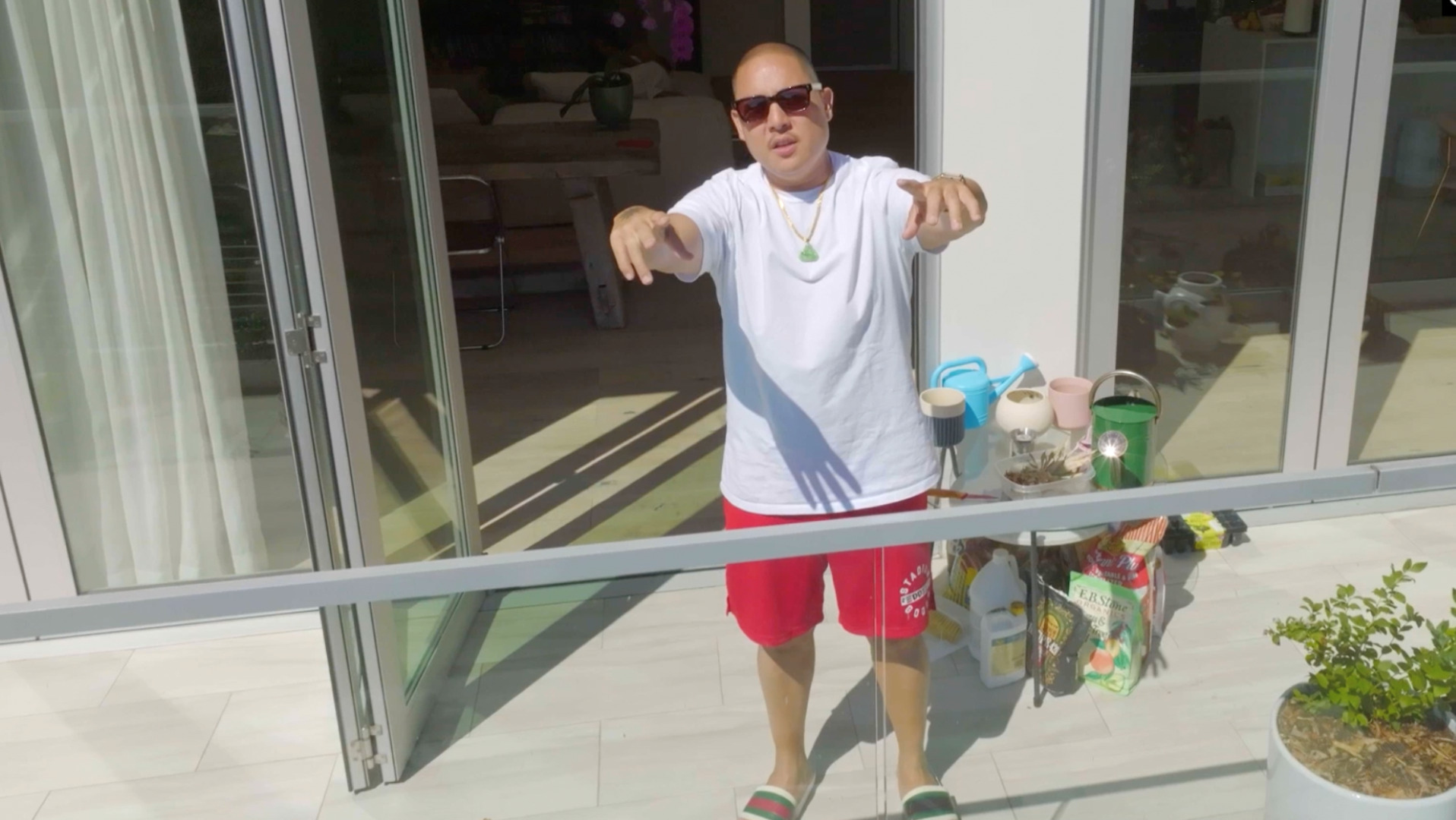 Watch MTV Cribs Season 19 Episode 16: MTV Cribs - Debbie Mazar / Eddie ...