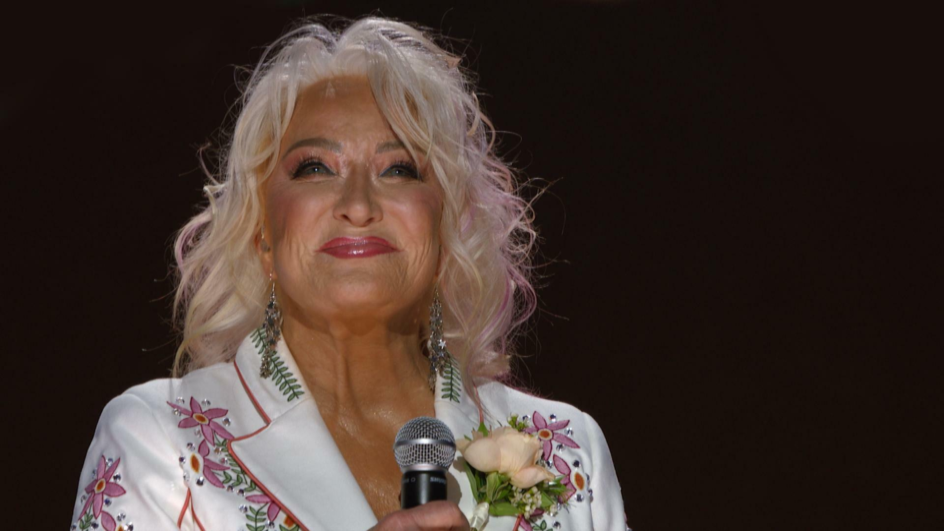 Watch Smashing Glass Season 2023 Episode 1: CMT Smashing Glass - CMT ...