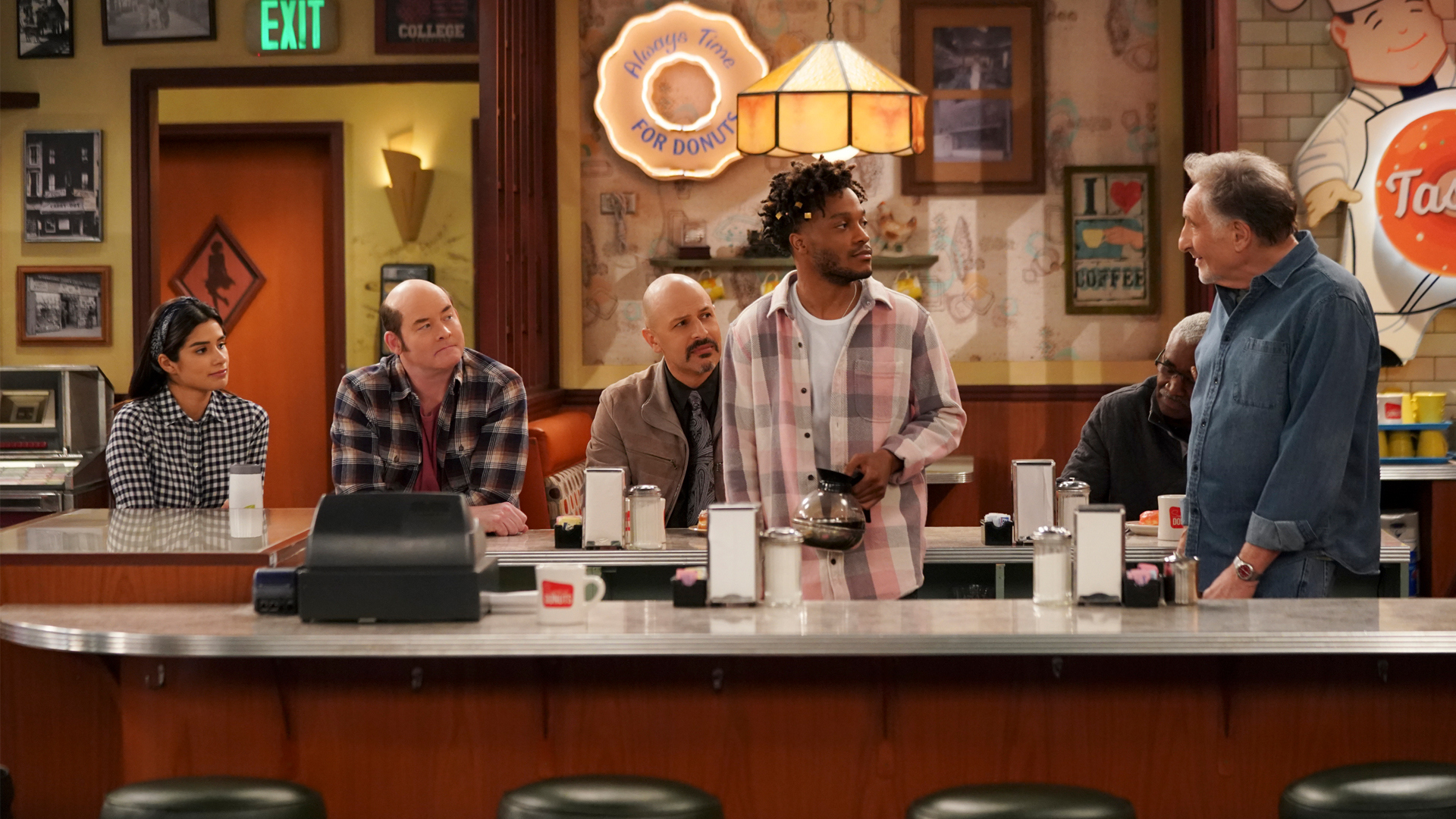 Watch Superior Donuts Season 2 Episode 18: Superior Donuts - Pedal to ...