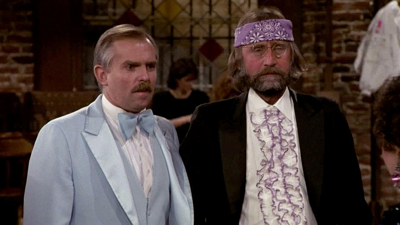 Watch Cheers Season 4 Episode 16: Cheers - Cliffie's Big Score – Full ...