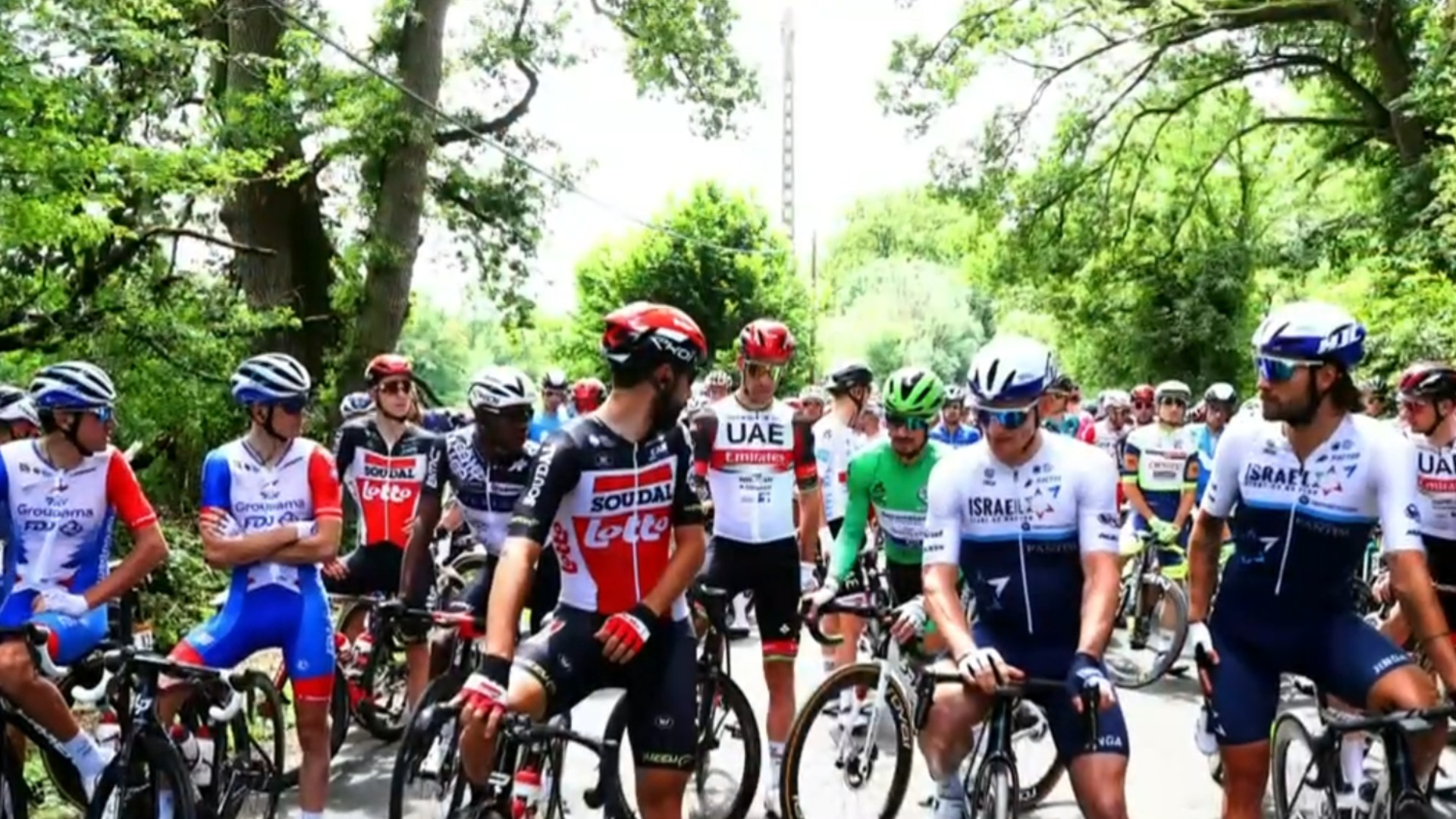 watch-cbsn-am-trial-starts-in-tour-de-france-crash-case-full-show-on