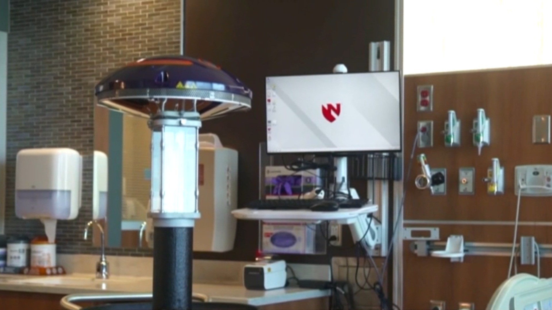 Watch CBS Evening News: Researchers test UV light to make indoor air ...