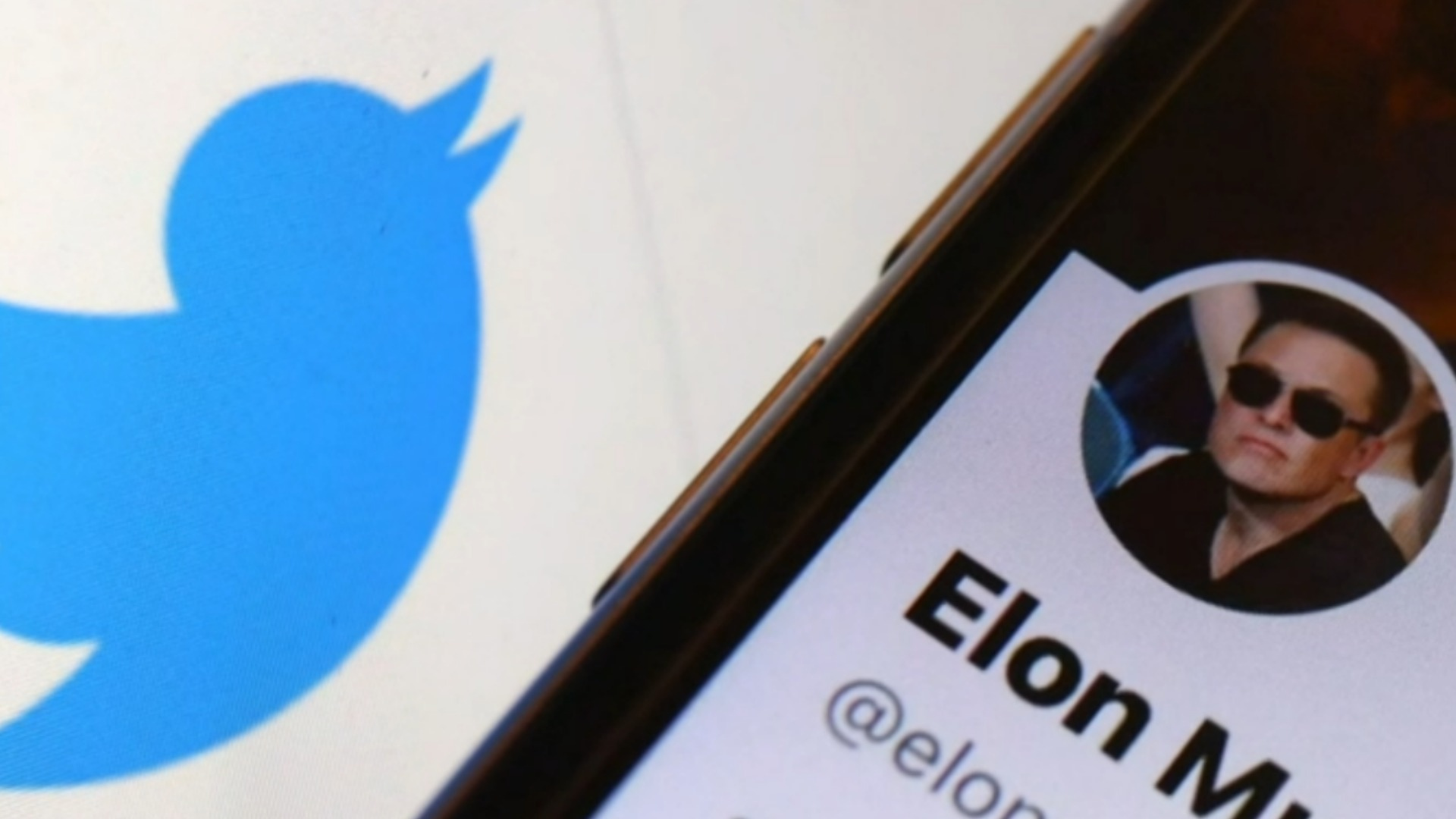 Watch CBS News Mornings MoneyWatch: Is Elon Musk trolling Twitter? - Paramount+