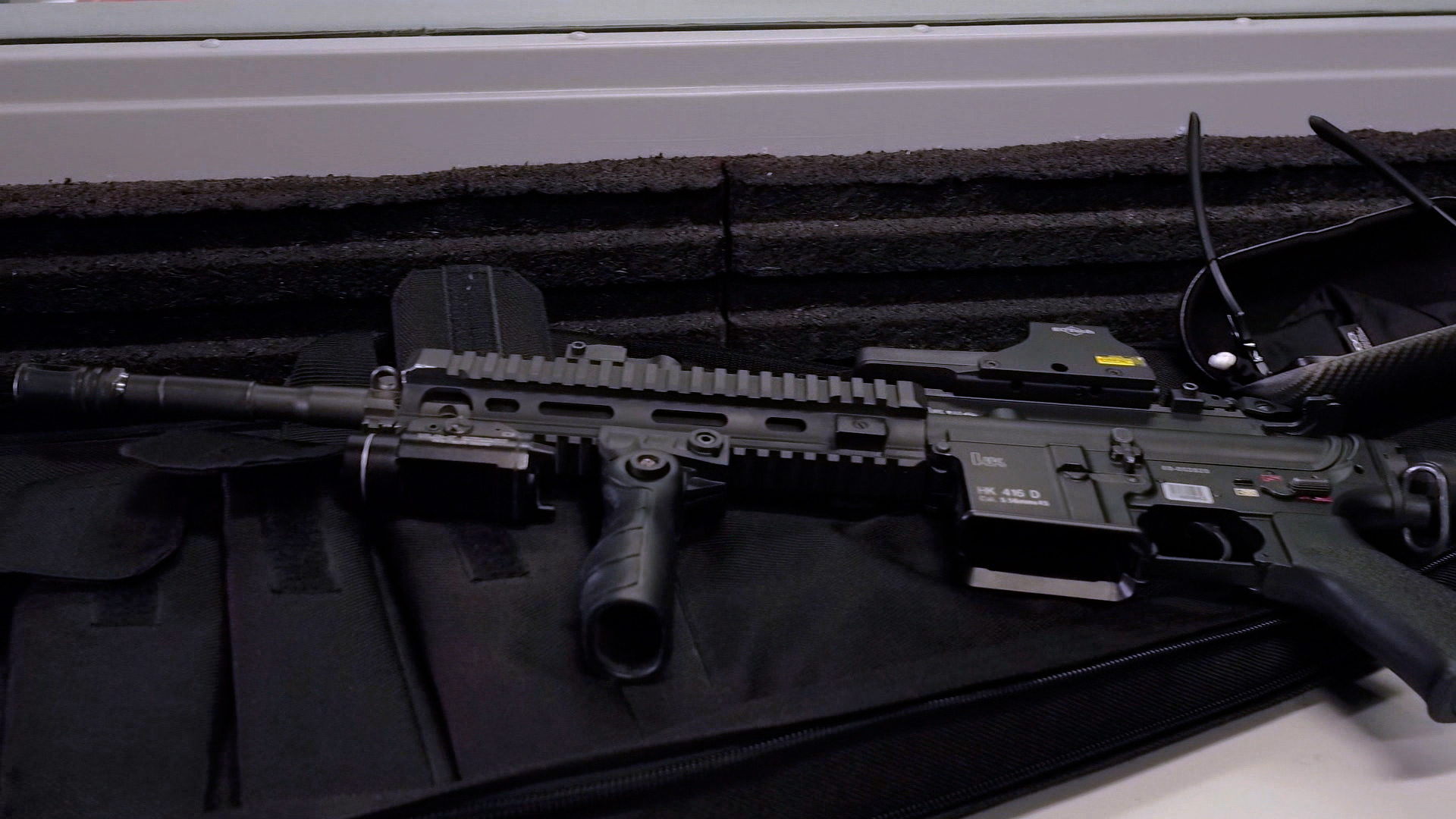 Watch 60 Minutes Overtime: The power behind AR-15 style rifles - Full ...