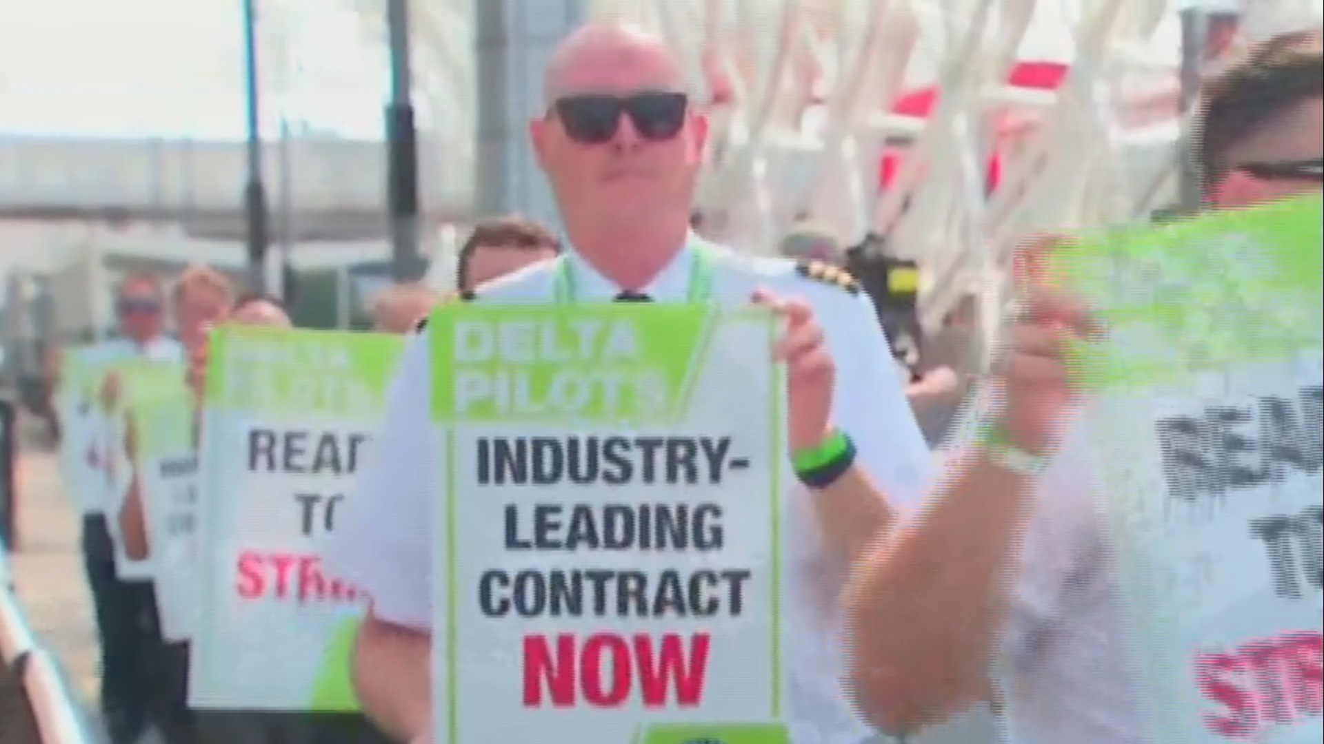 Watch CBS Evening News: Pilot strikes ahead of holiday weekend - Full ...