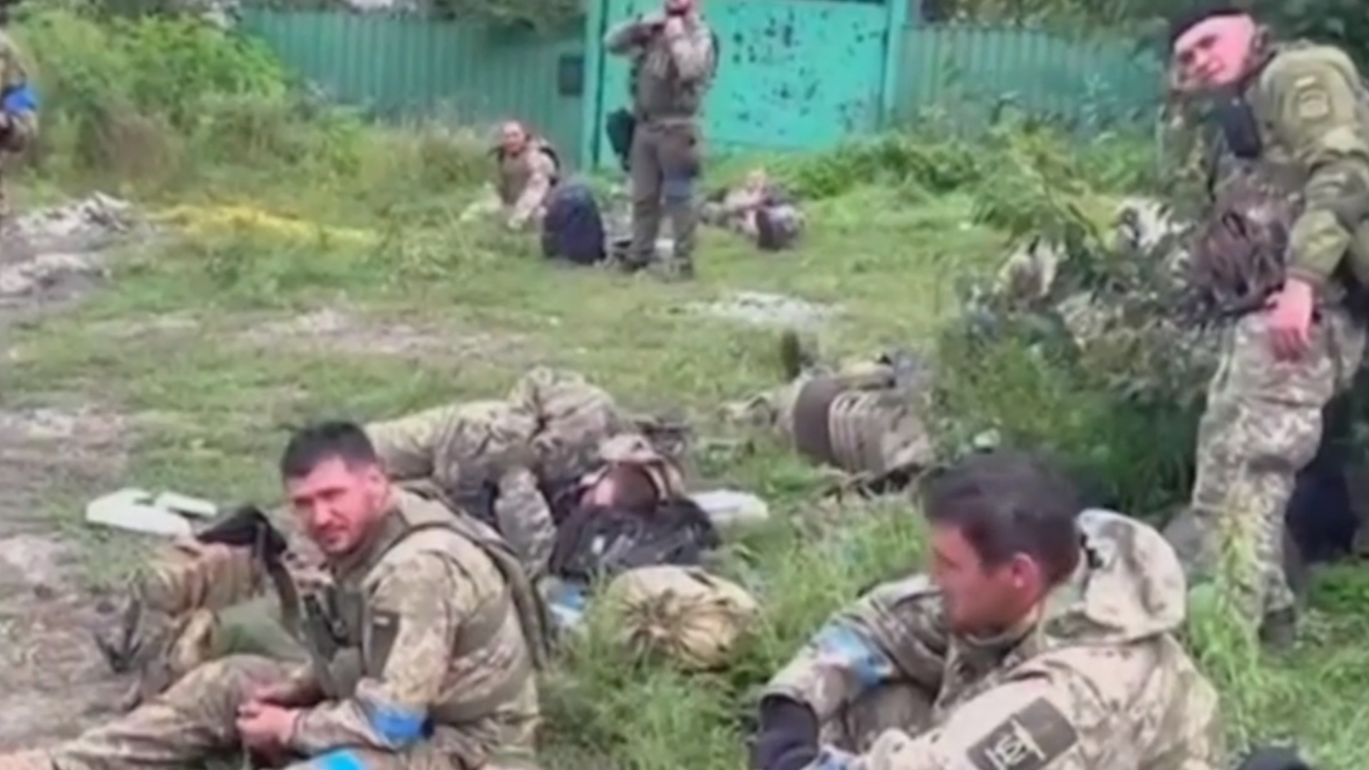 Watch CBS Evening News: Russians flee country as Putin calls up ...