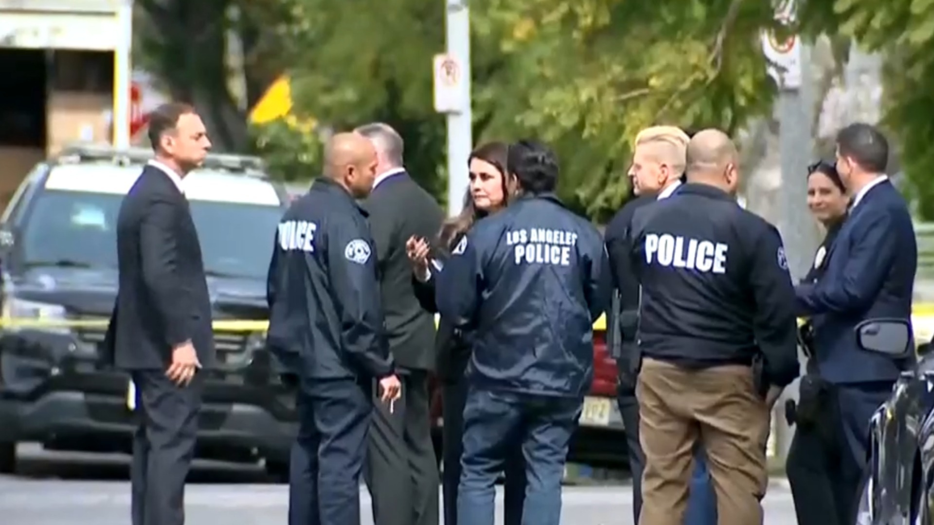 Watch CBS Evening News: Suspect arrested in LA synagogue shootings - Full show on CBS