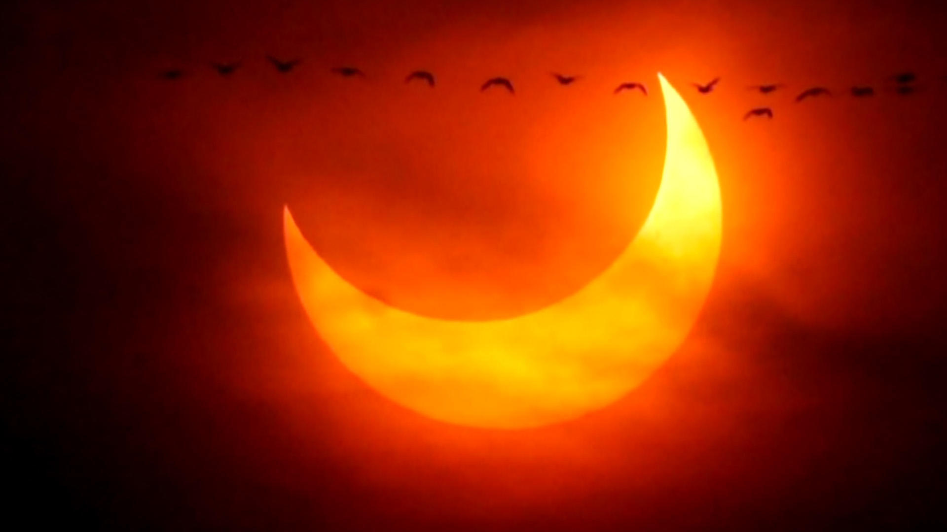 Watch CBS Evening News: Rare solar eclipse to be visible Saturday ...