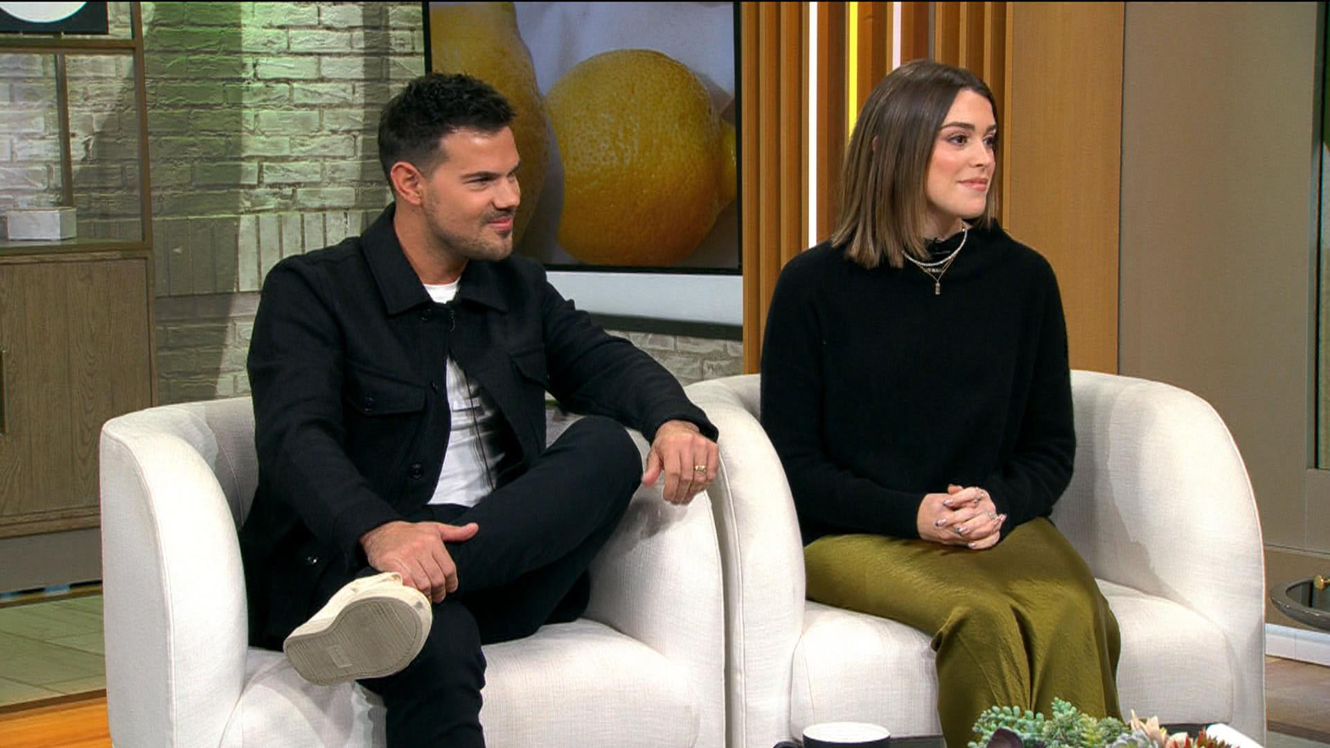 Watch CBS Mornings: Taylor and Taylor Lautner on "The Squeeze" - Full ...