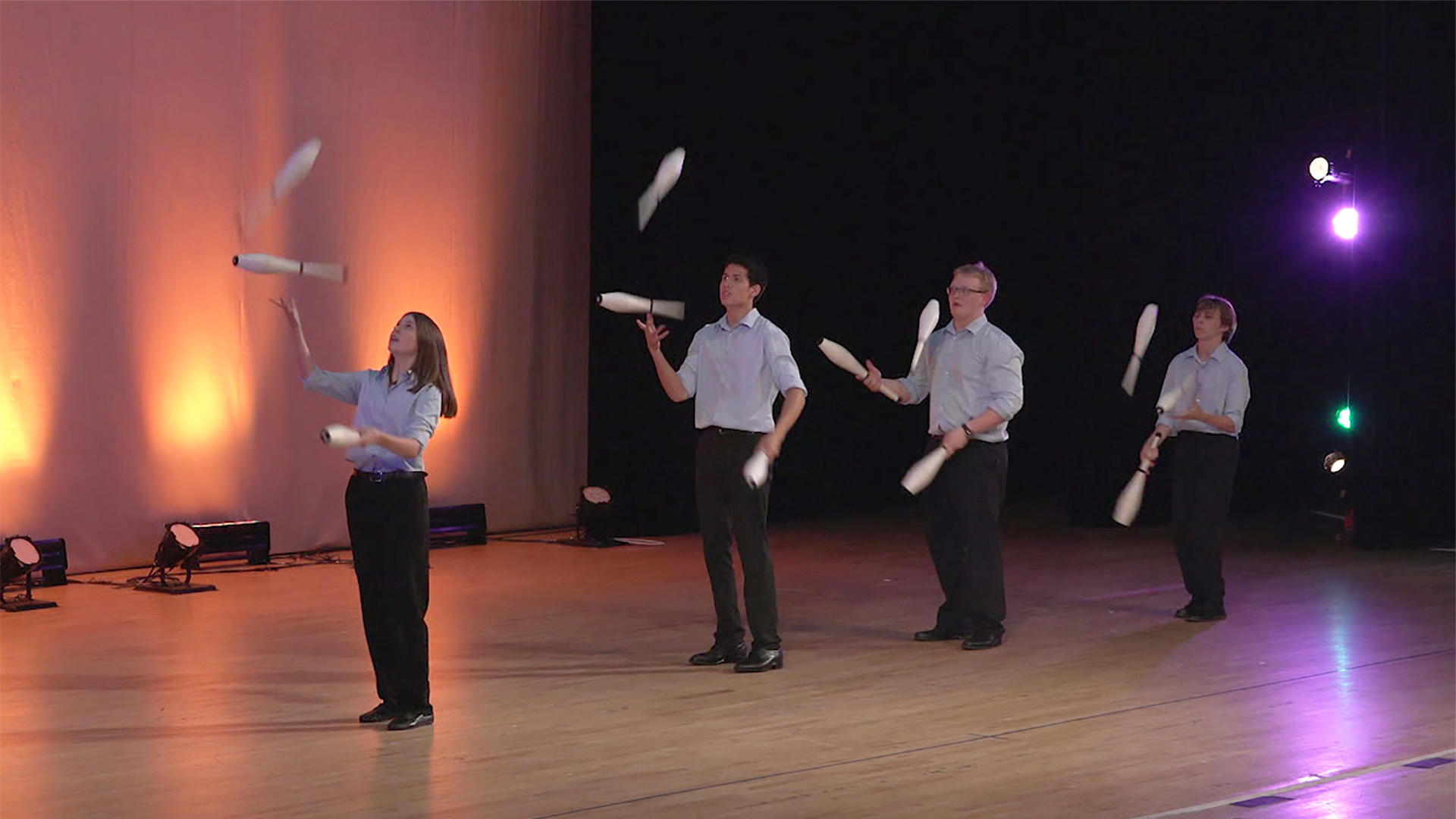 Watch Sunday Morning: Juggling competition is a toss-up - Full show on CBS