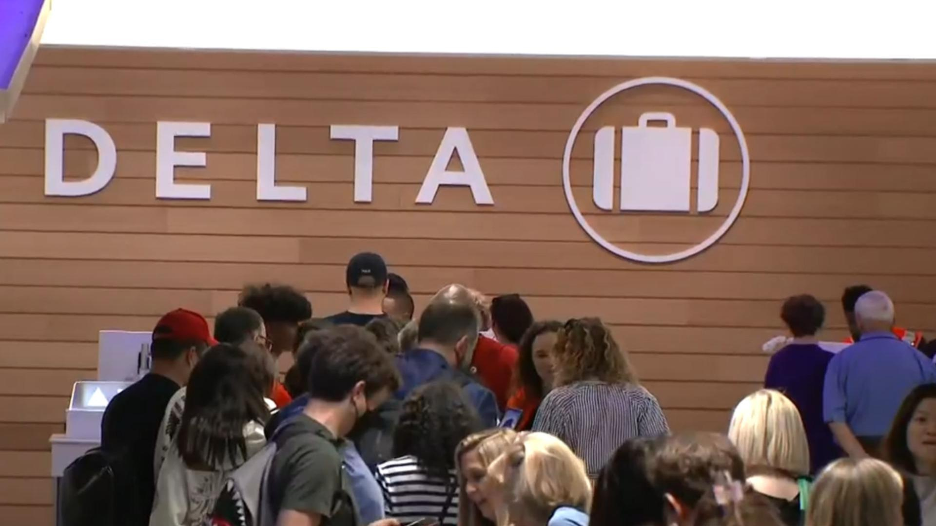 Watch CBS Evening News Season Episode : Delta faces lingering problems ...