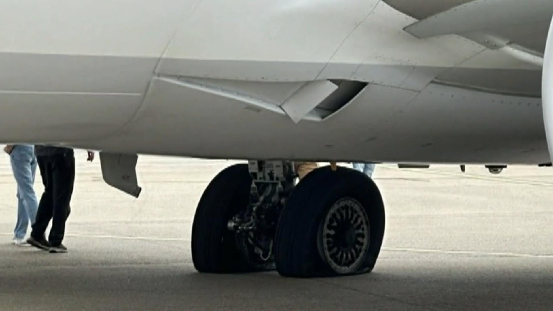 Watch CBS Evening News: Plane aborts takeoff to avoid collision - Full ...