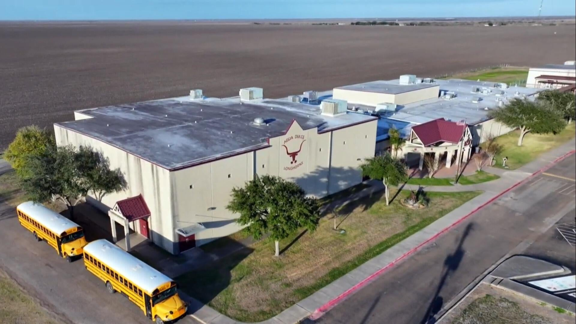 Watch CBS Evening News: Rural Texas high schools team up to stay alive ...
