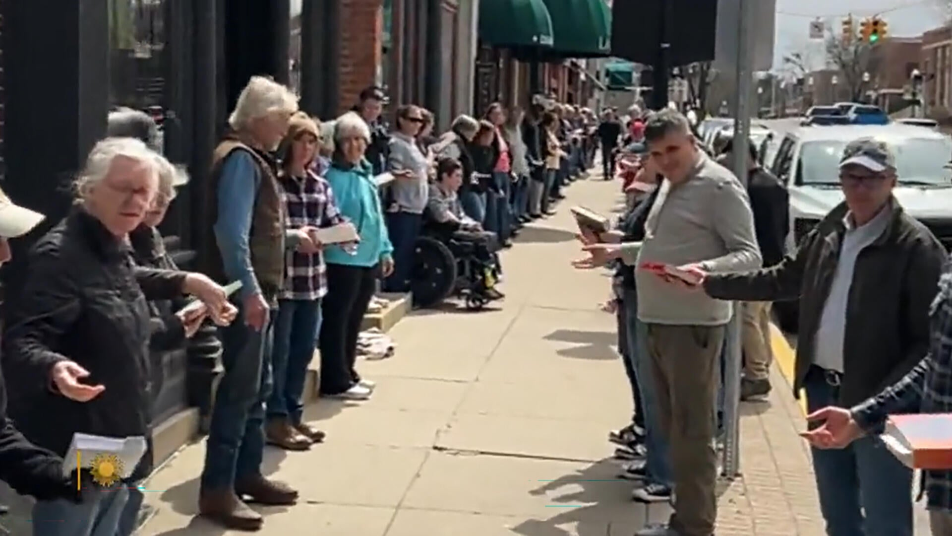 Watch Sunday Morning: A moving bookstore finds helping hands (hundreds ...