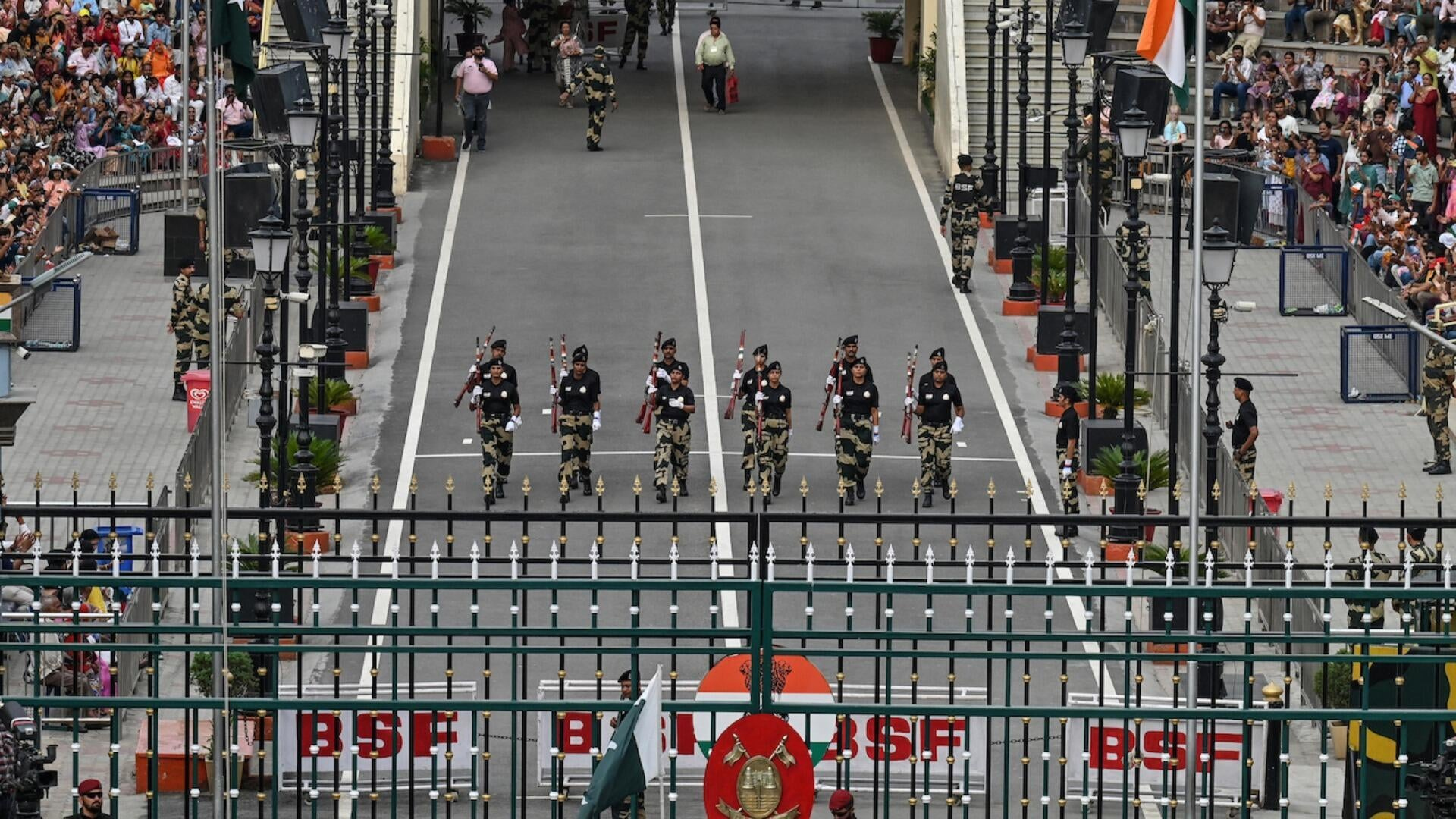 Watch CBS Evening News: Breaking down history of India-Pakistan conflict - Full show on CBS